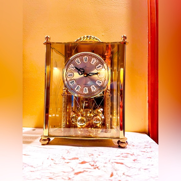 Hamilton | Wall Decor | Vintage Battery Operating Hamilton Desk Clock ...